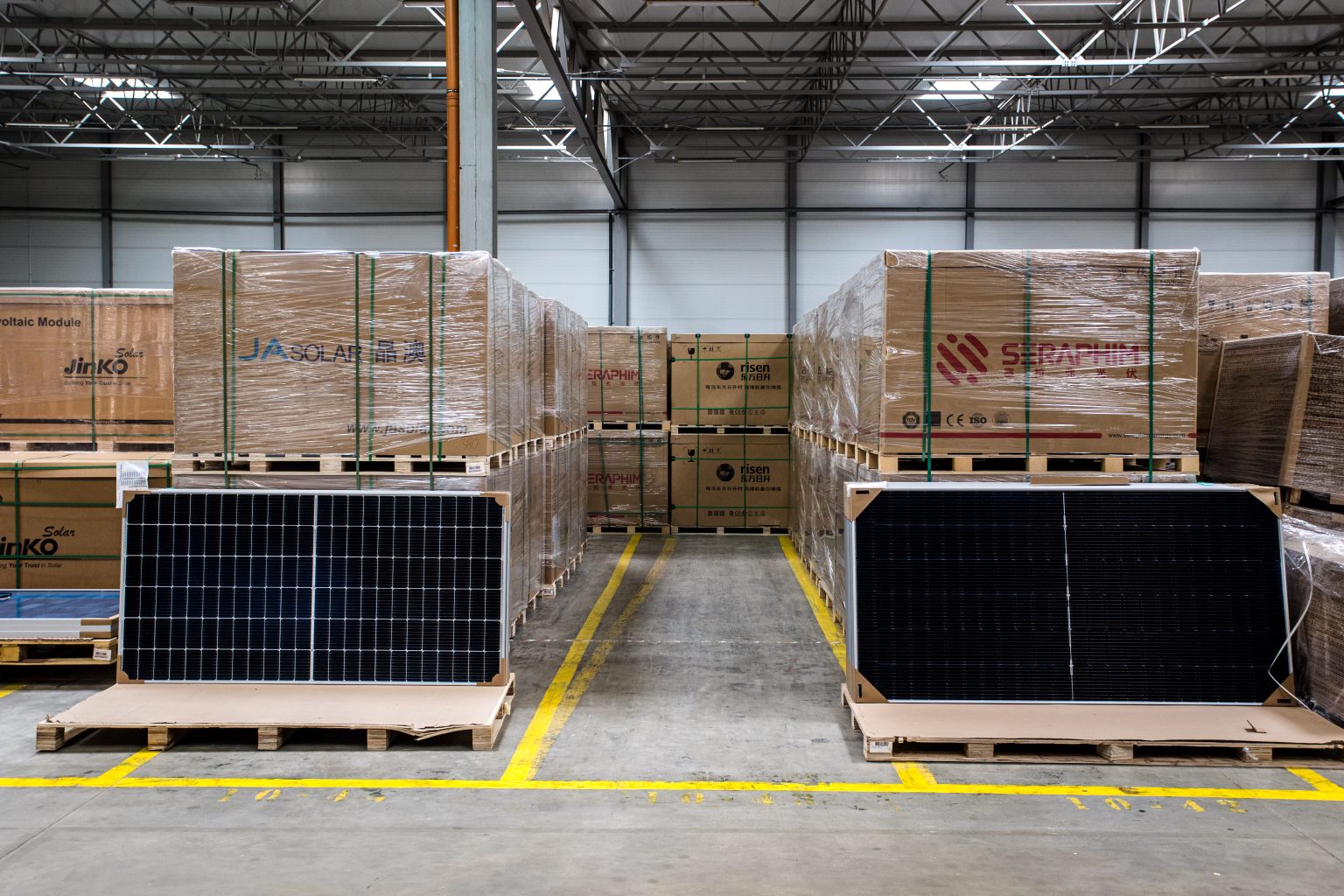 Menlo Electric Launches 240 MW Module Tender for Q1 and Q2 2023 – PVTIME